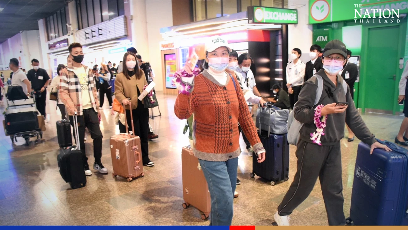 Grand welcome, souvenirs for Thailand's first Chinese tour groups