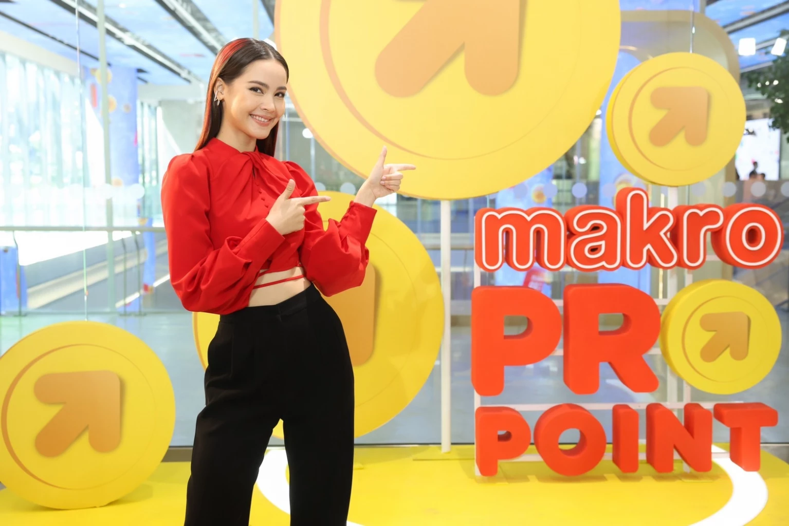 "Makro PRO", a one-stop-service "Sell – Buy – Reward" in one application