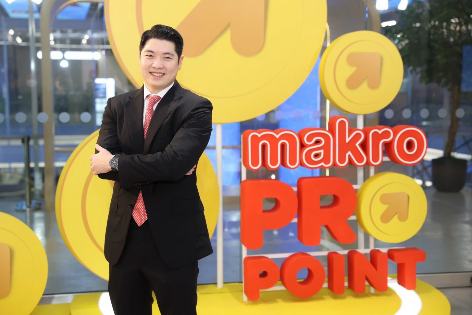 "Makro PRO", a one-stop-service "Sell – Buy – Reward" in one application