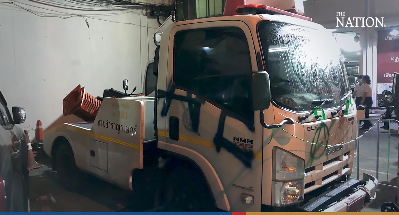 Nine protesters arrested in clash at Samran Rat police station