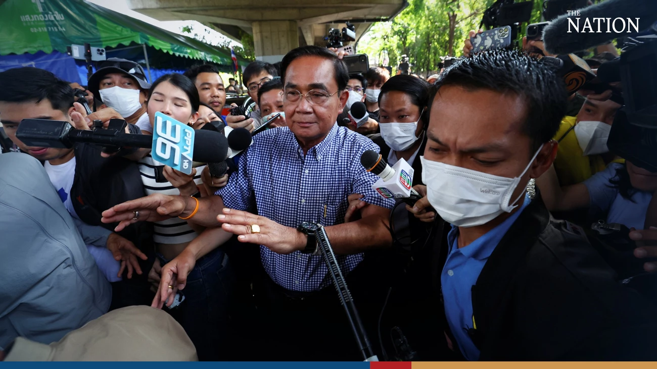 Prayut, resplendent in party colours, shows up to cast his vote
