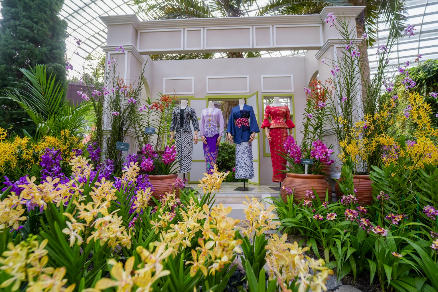 Asian countries of the joint Unesco kebaya bid present orchid display ...