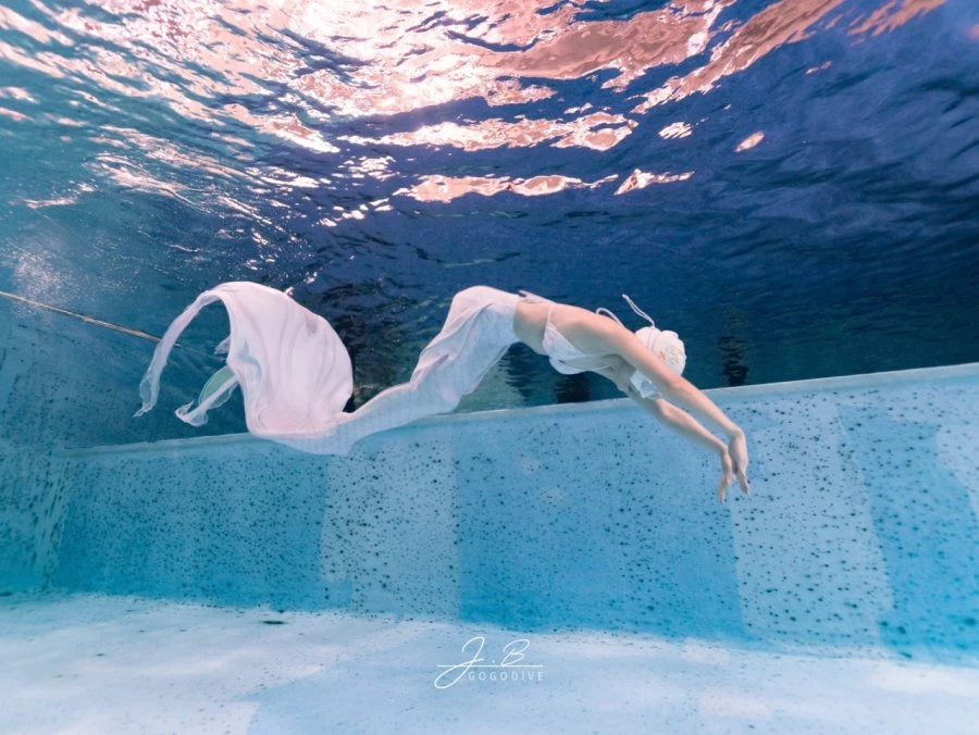 ‘Dive into fantasy’: Korean aquaphiles turn to art of mermaiding