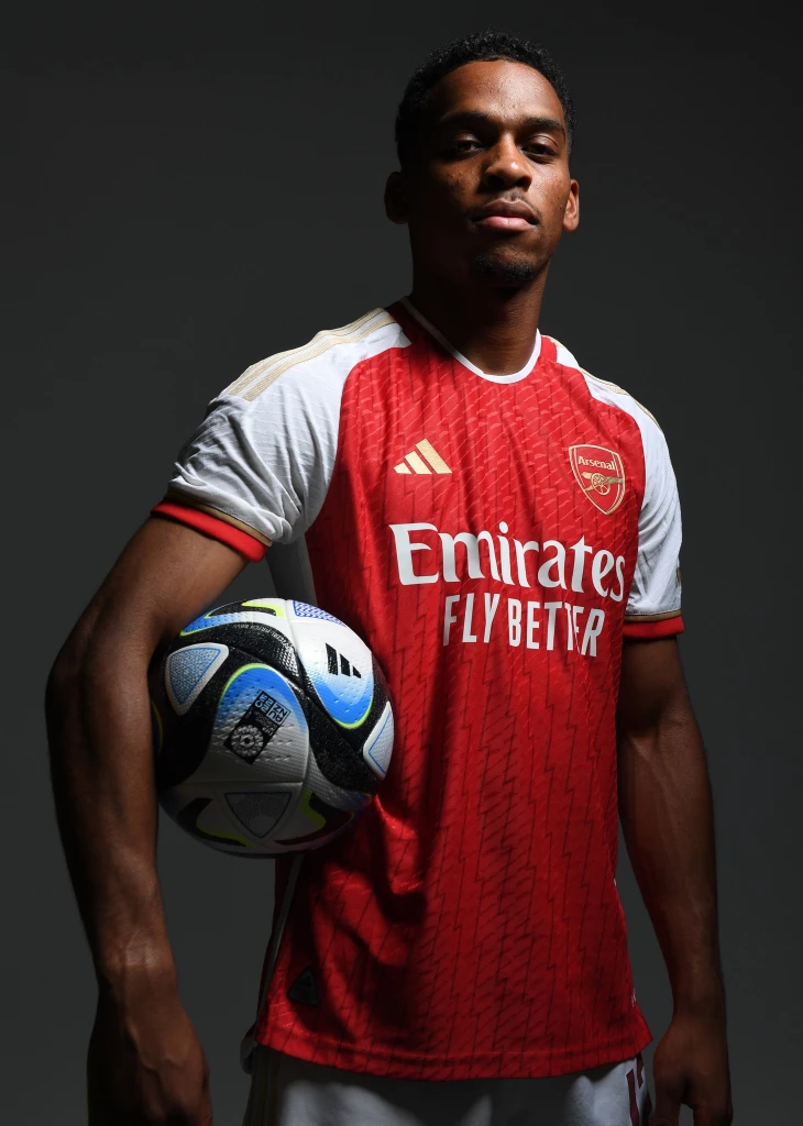 Arsenal sign defender Timber from Ajax