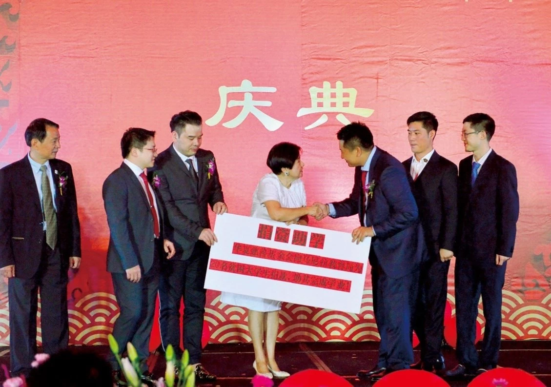 She Zhijiang proves dedication to charity amidst challenging times