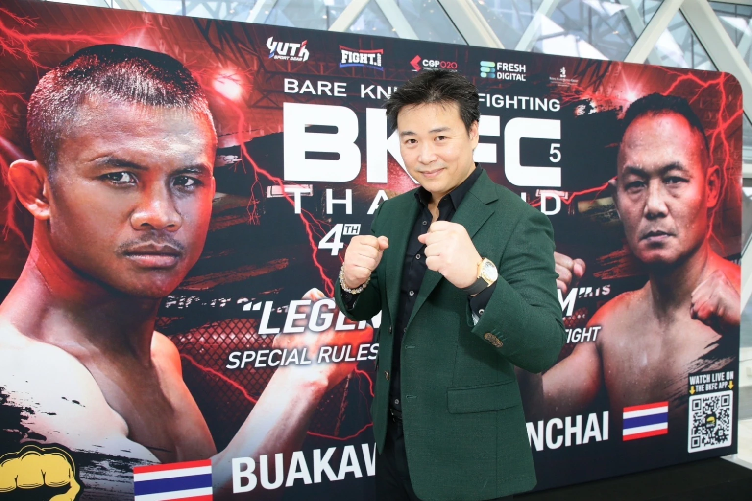 Gloves Off: Master Buakaw Banchamek and Saenchai P.K. Saenchai ready ...