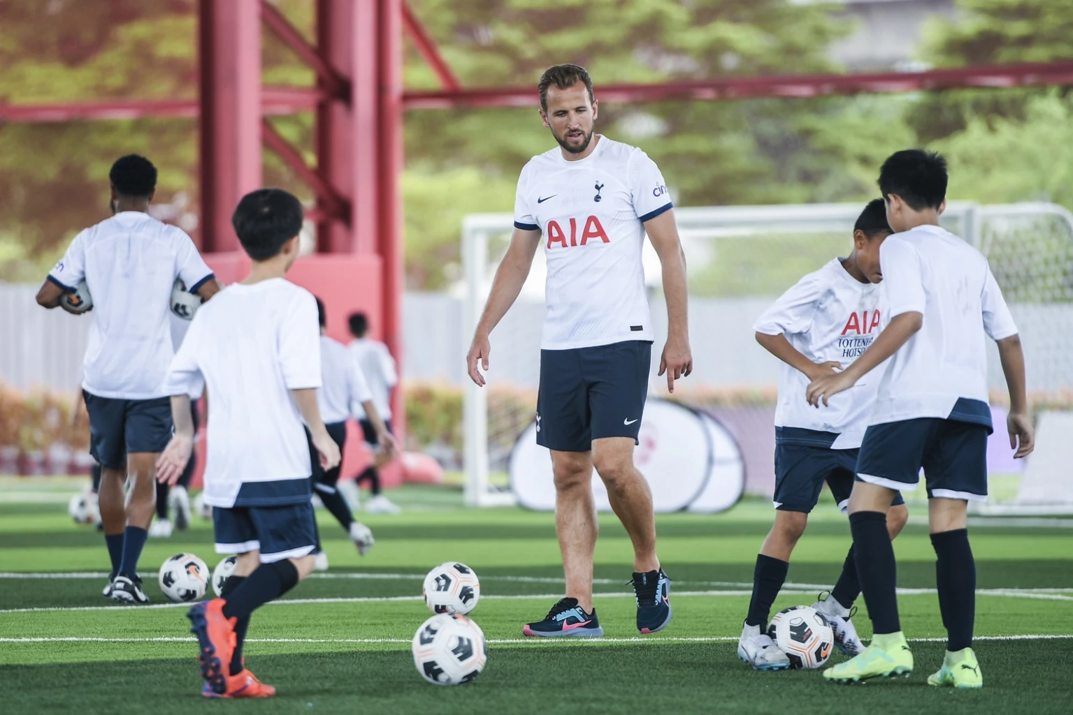 AIA Thailand joins hands with Tottenham Hotspur Football Club to ...