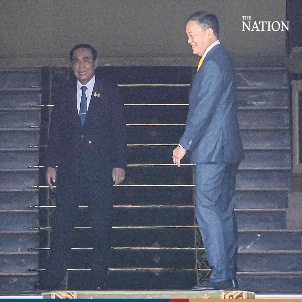 Prayut takes Srettha on a tour of prime minister’s office