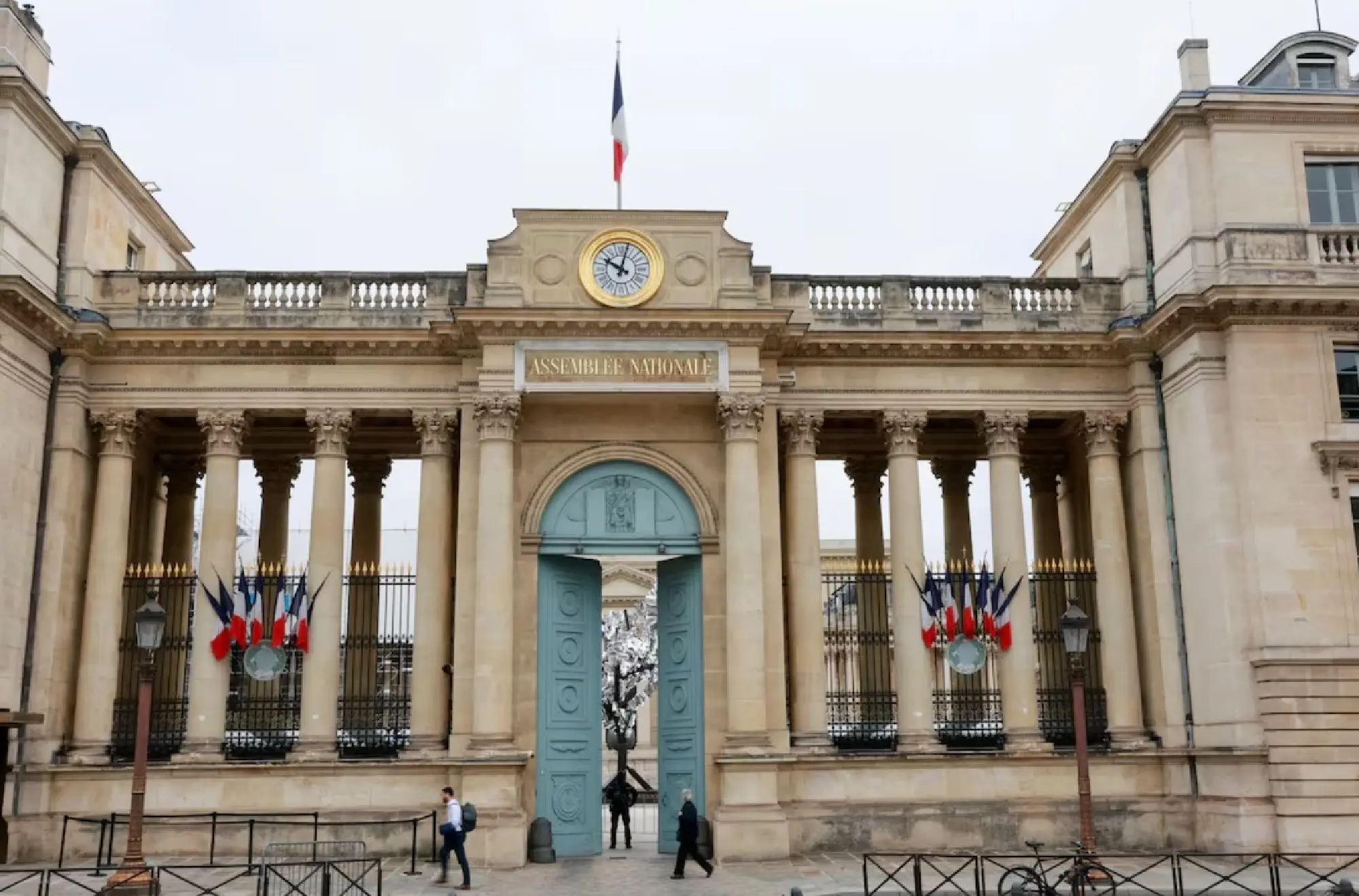 France's Macron tasks his outgoing PM with holding last-ditch talks to ...