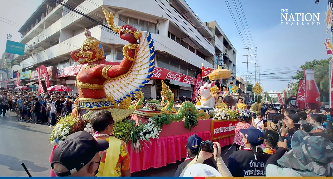 Beauty of old Mon Songkran traditions shines on Bangkok’s ‘green lung’