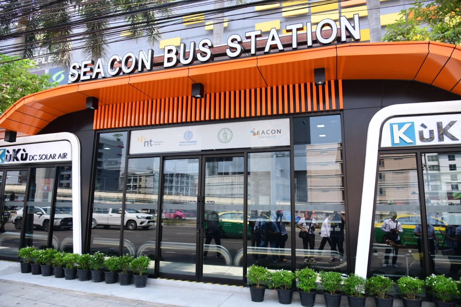 Bangkok launches Thailand’s first air-con bus stop powered by solar energy