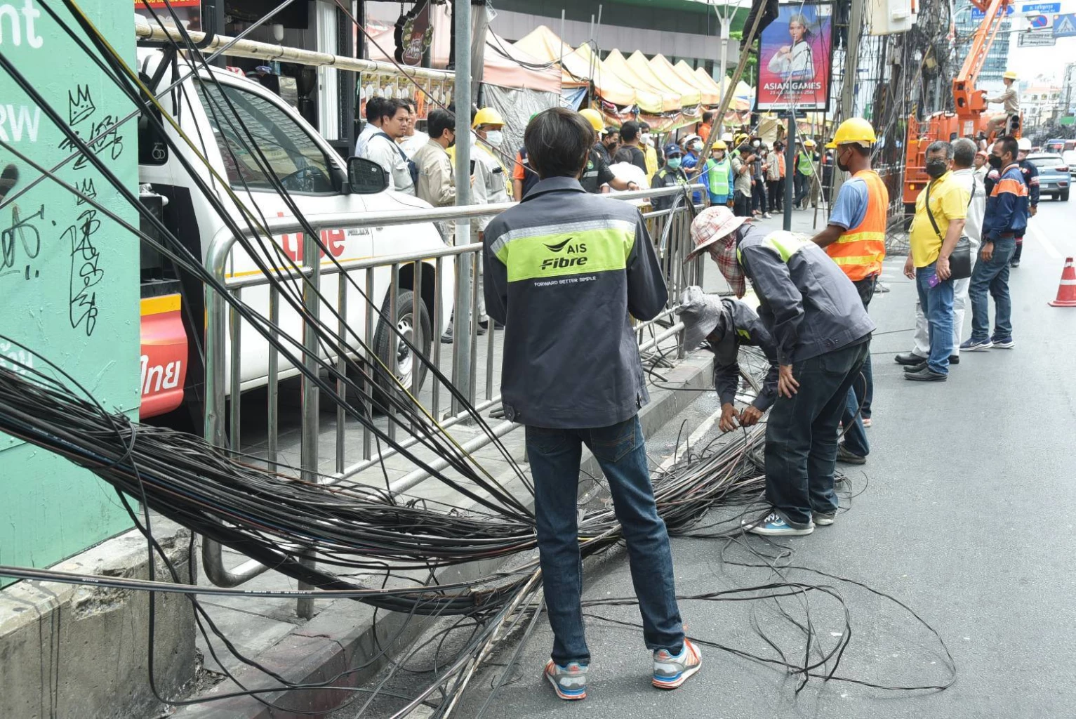 Cables on Charoen Krung Road to be moved underground