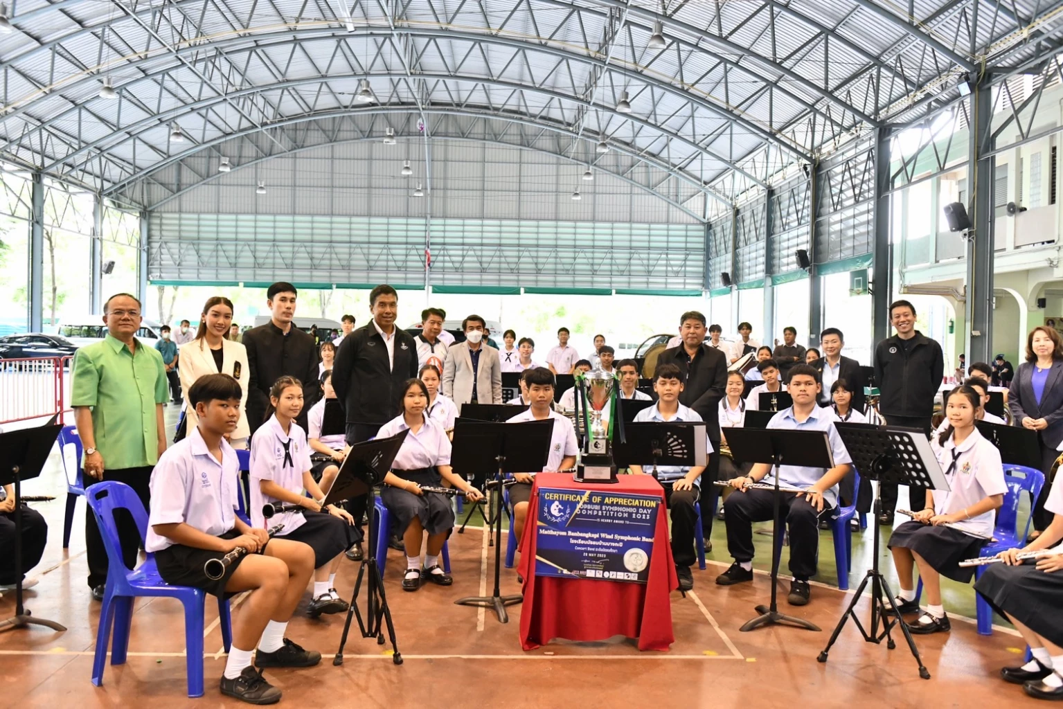 MEA, AIS donate wi-fi repeaters to underprivileged Bangkok school