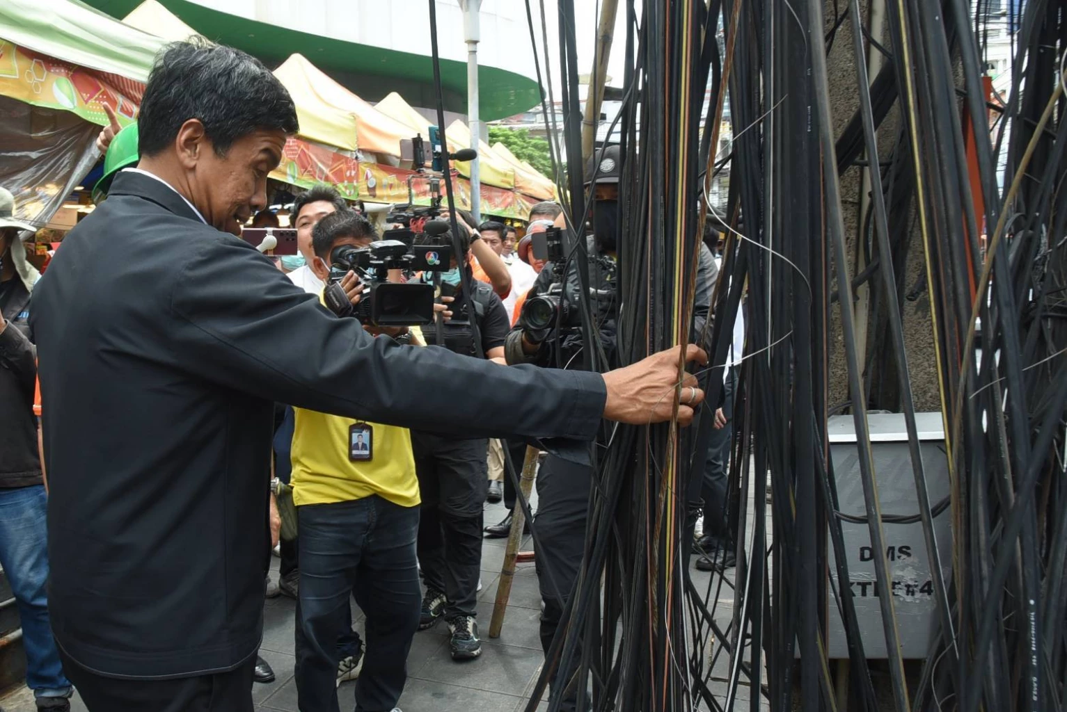 Cables on Charoen Krung Road to be moved underground