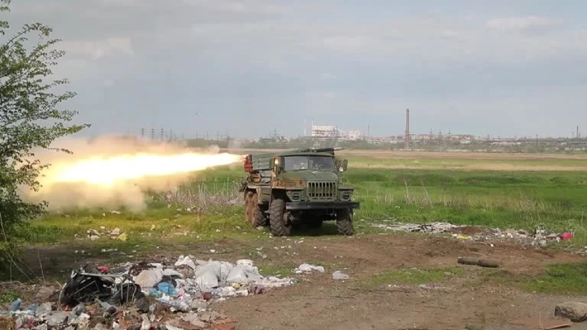 Shelling of Azovstal resumes after evacuation as Mariupol residents ...