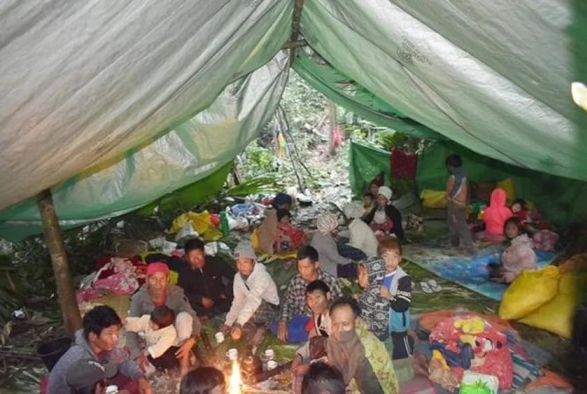 Nearly 250,000 people displaced by conflict in southeast Myanmar